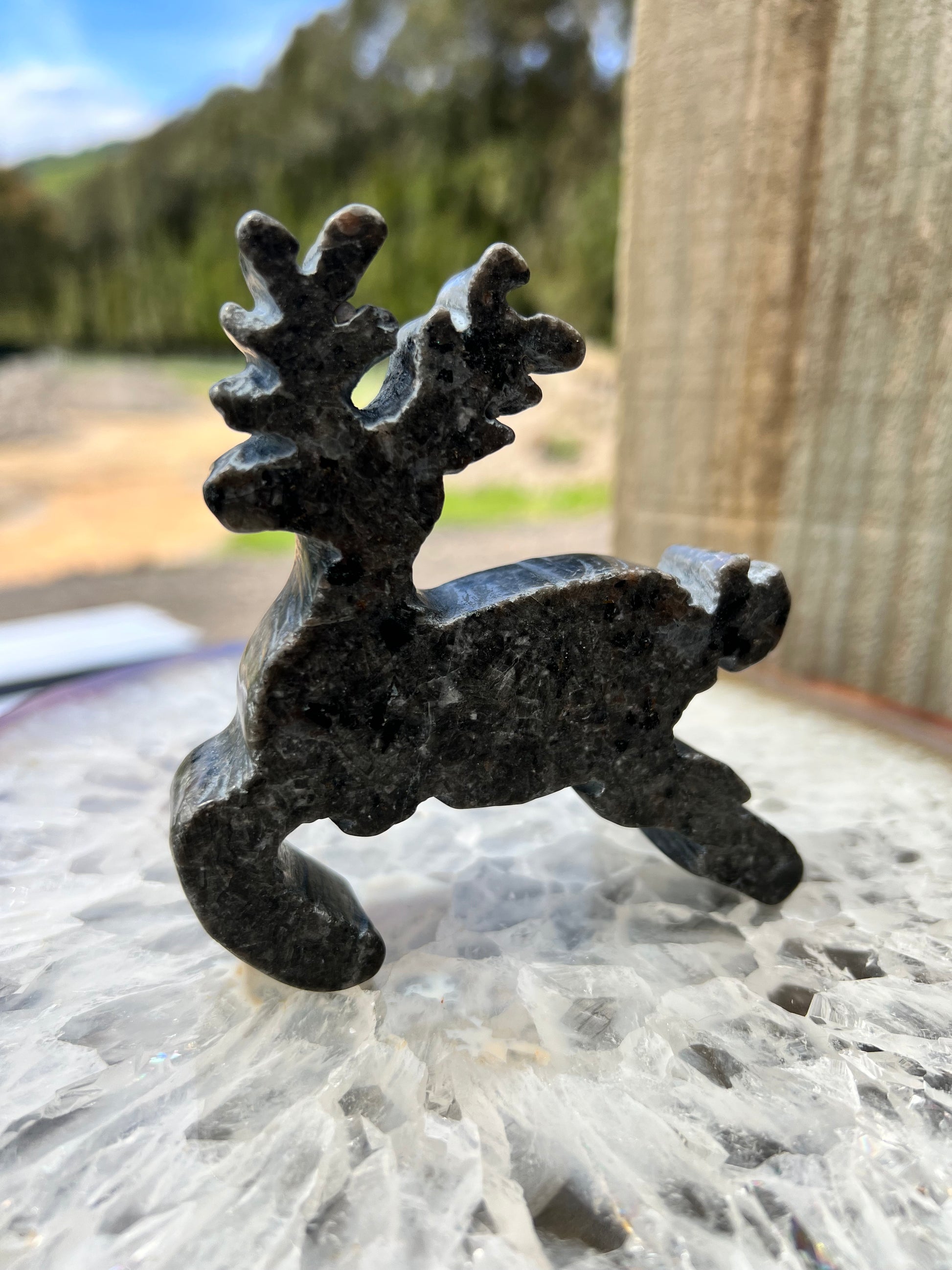 Yooperlite Reindeer carving – Earth Elements NZ