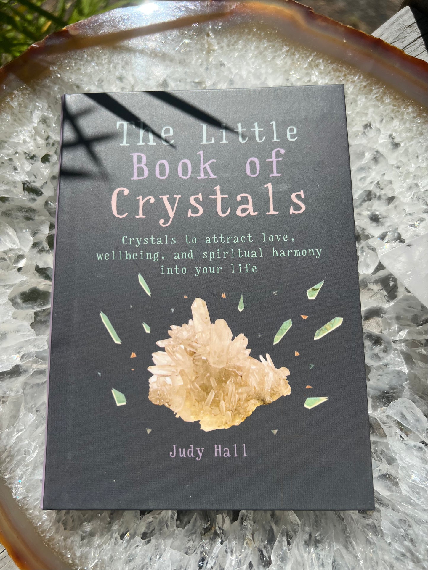 Little Book of Crystals, Crystals to Attract Love, Wellbeing and Spiri ...